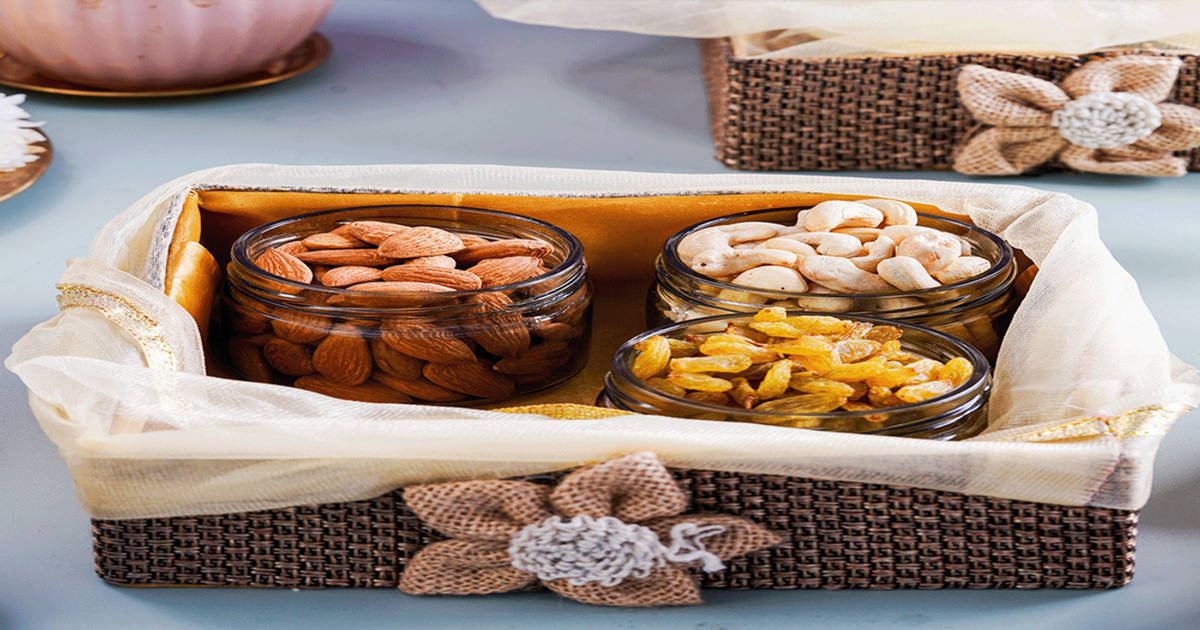 Buy Dsf Diwali Special Gift Pack Tokri Square Box Online (300 g x 10 ...