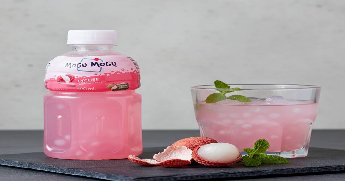 Buy Mogu Mogu Lychee Fruit Drink with Nata de Coco Online (320 ml) At ...