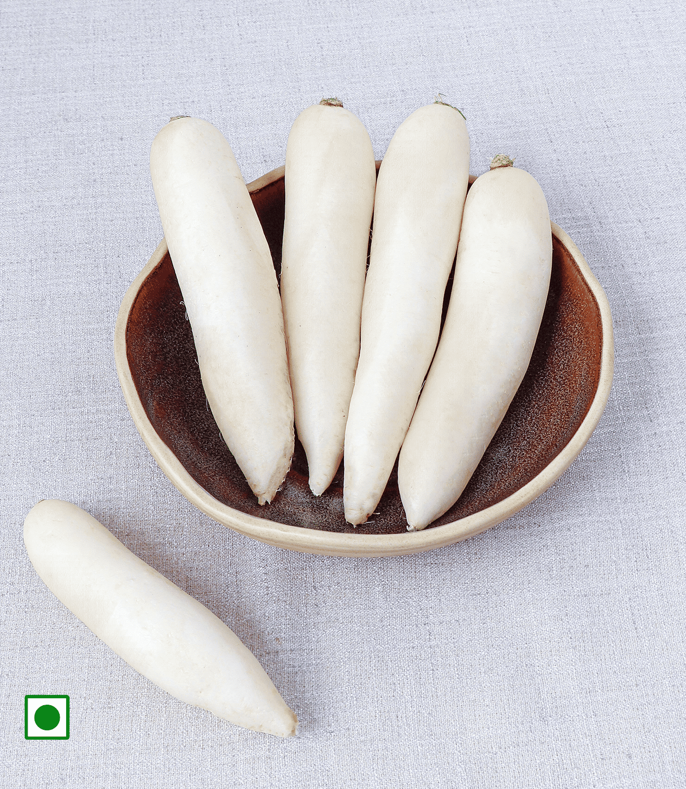 Buy White Radish (Moolangi) 4 pieces Online At Rs. 86 | Instant Delivery